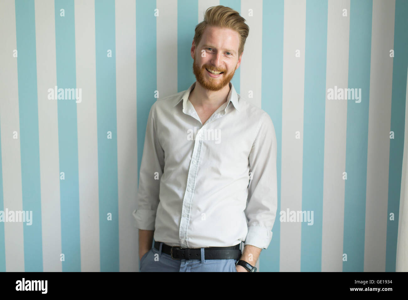 Posing wall hi-res stock photography and images - Alamy