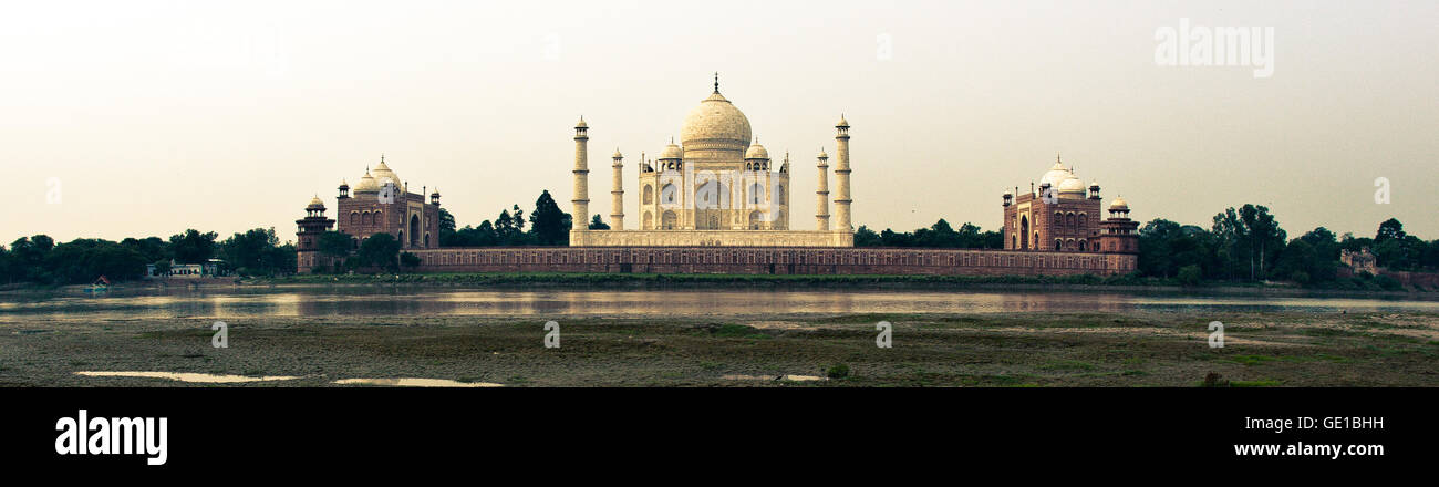 Taj Mahal and the Yamuna River, Agra, Uttar Pradesh, India Stock Photo ...