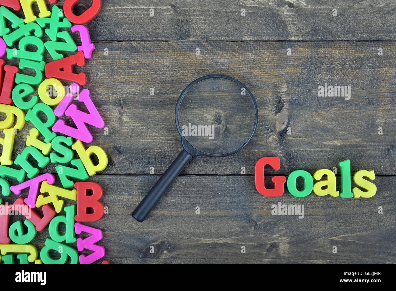 Goals word on wooden table Stock Photo - Alamy