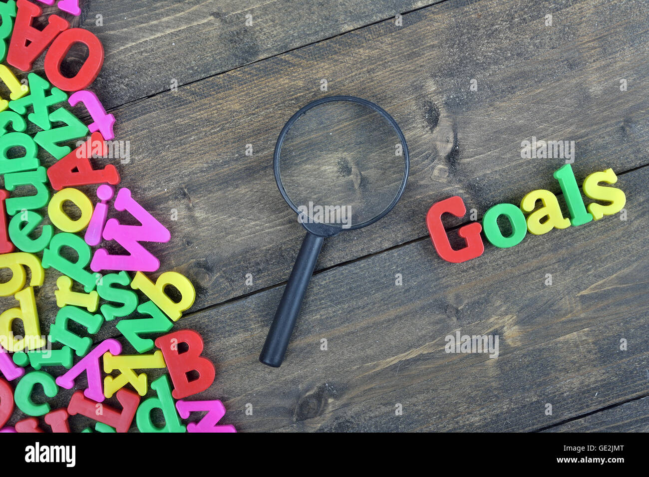 Goals word on wooden table Stock Photo - Alamy