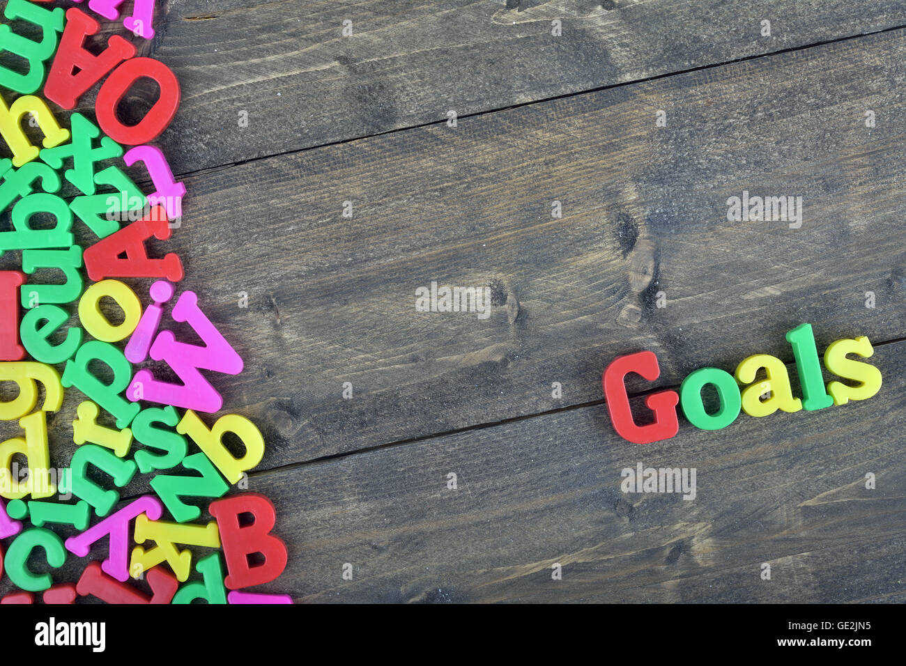 Goals word on wooden table Stock Photo - Alamy