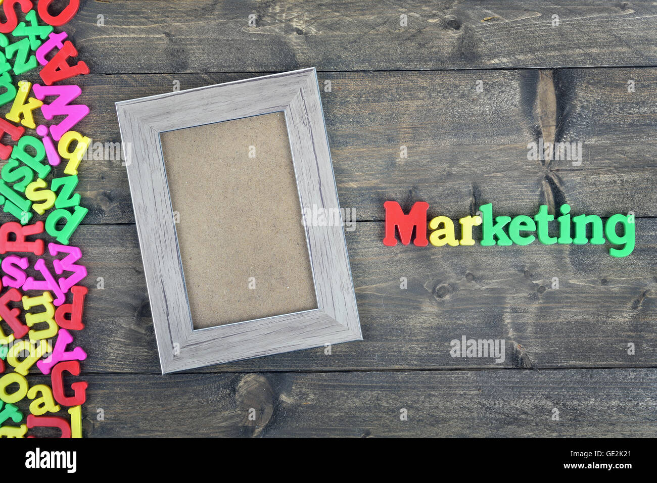 Marketing word on wooden table Stock Photo - Alamy