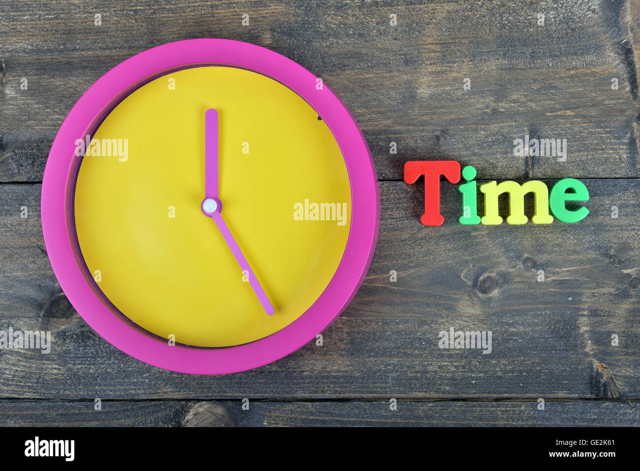 Time word on wooden table Stock Photo - Alamy