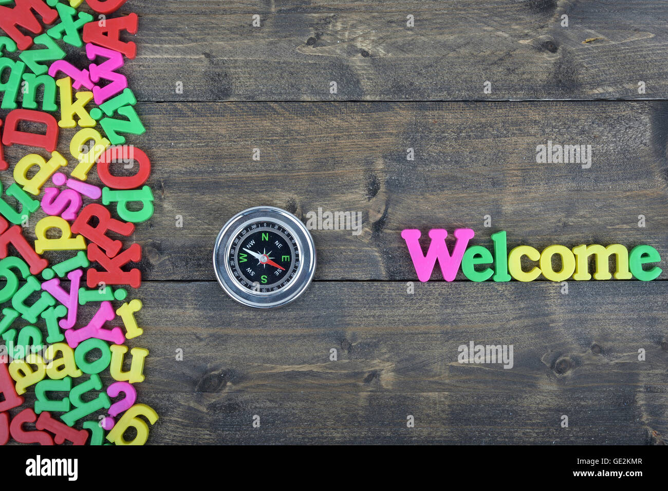 Welcome word on wooden table Stock Photo - Alamy