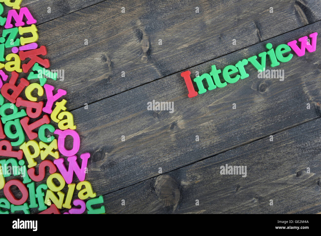 Interview word on wooden table Stock Photo - Alamy