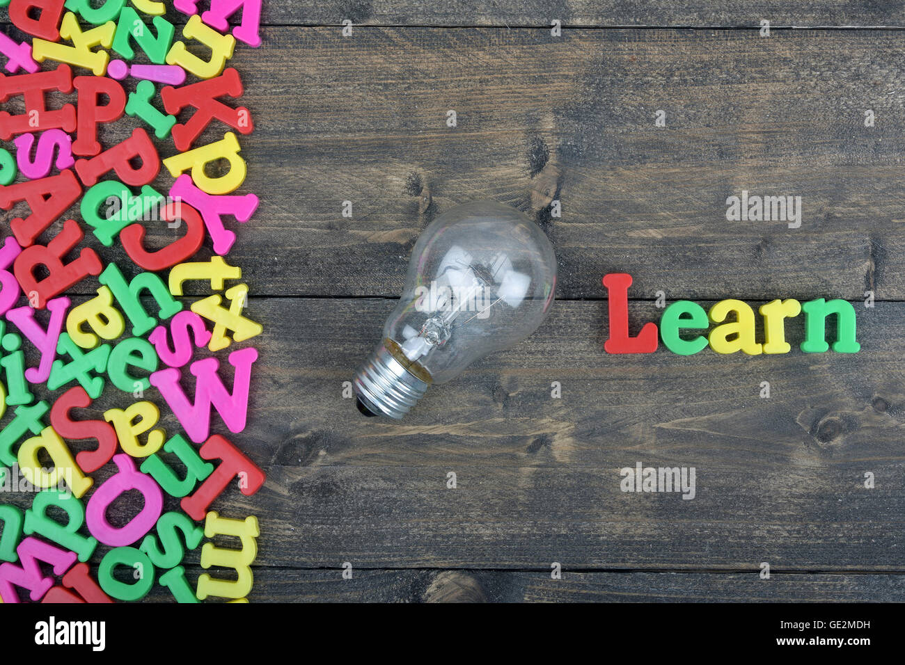 Learn word on wooden table Stock Photo - Alamy