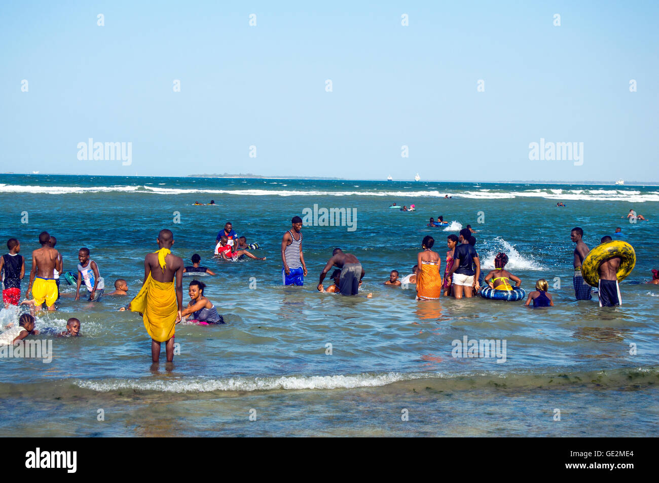 Tanzania dar es salaam coco beach hi-res stock photography and images ...