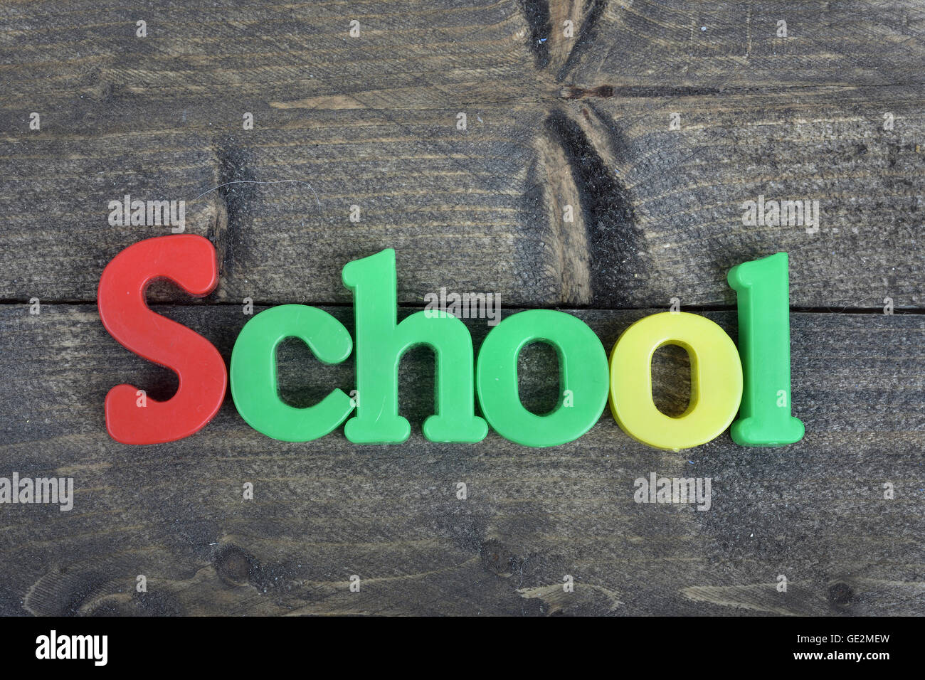 School word on wooden table Stock Photo - Alamy