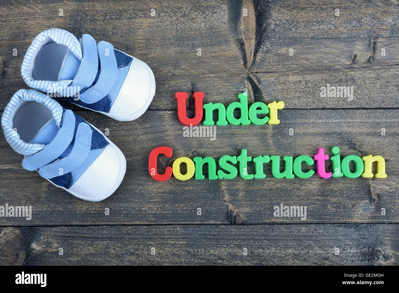 Under Construction word on wooden table Stock Photo - Alamy