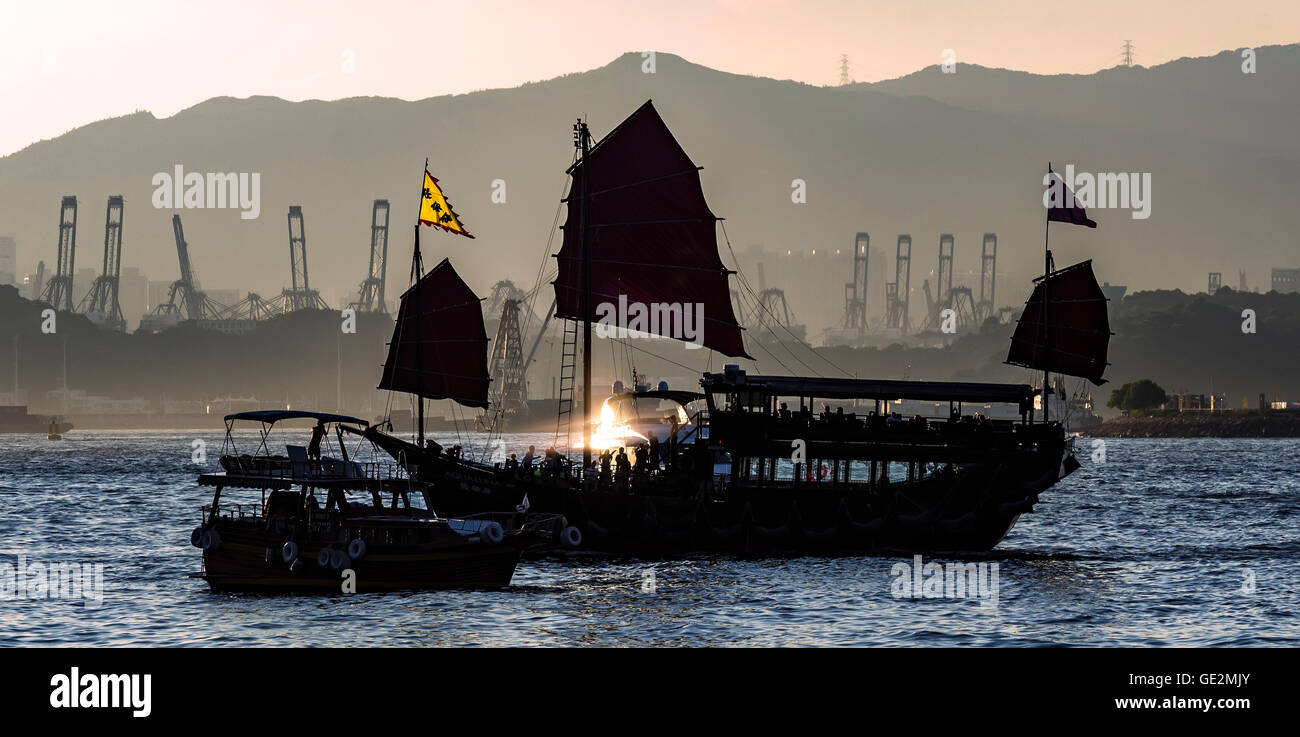 Traditional Chinese junk at sunset, Victoria harbor, Hong Kong, China ...