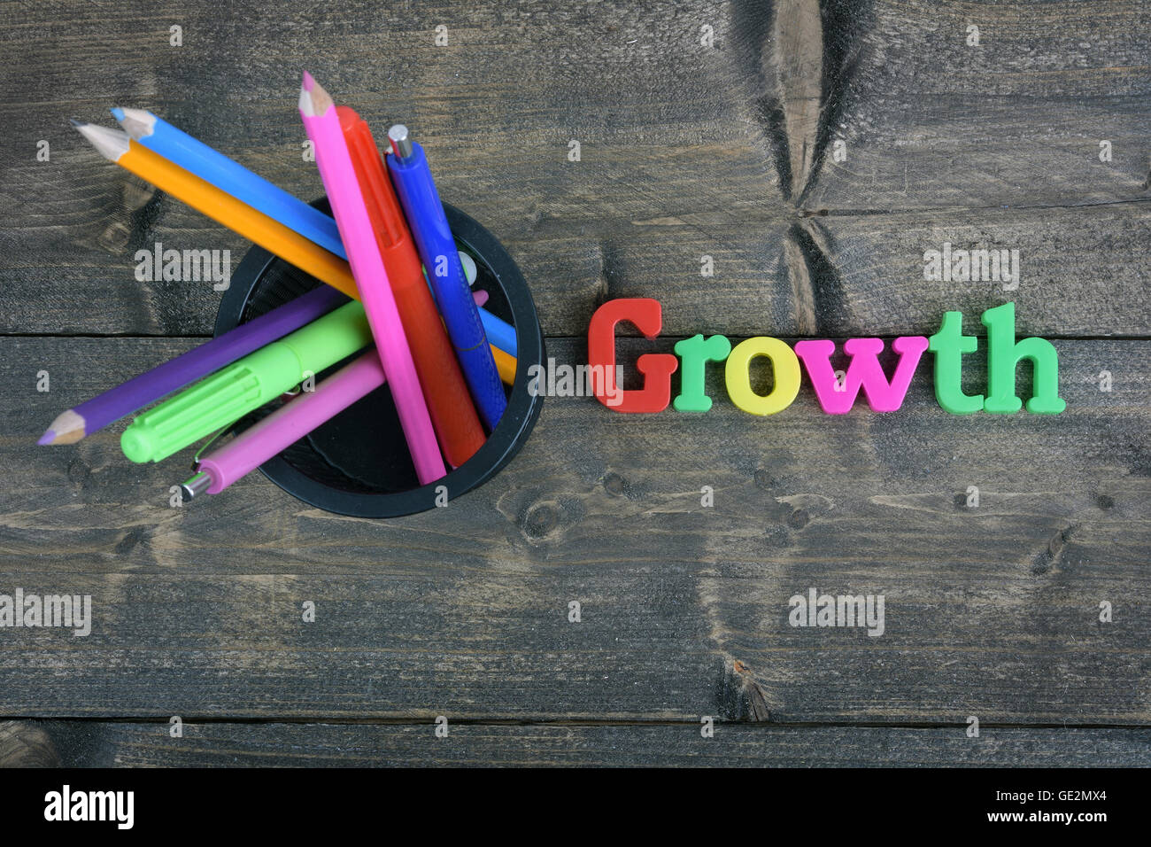 Growth word on wooden table Stock Photo - Alamy