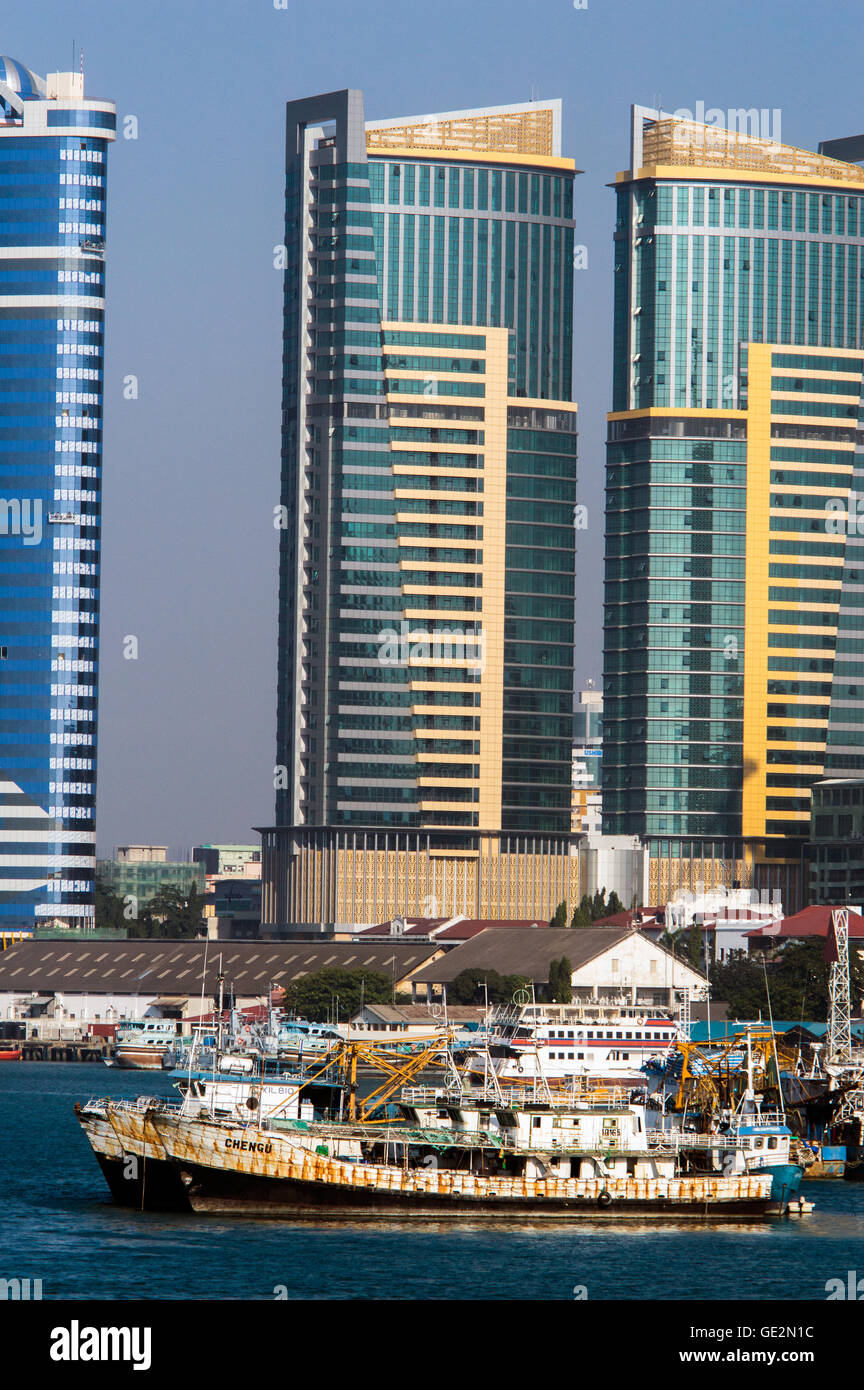 Kakakuona tower harbour port ship shipping architecture building ...