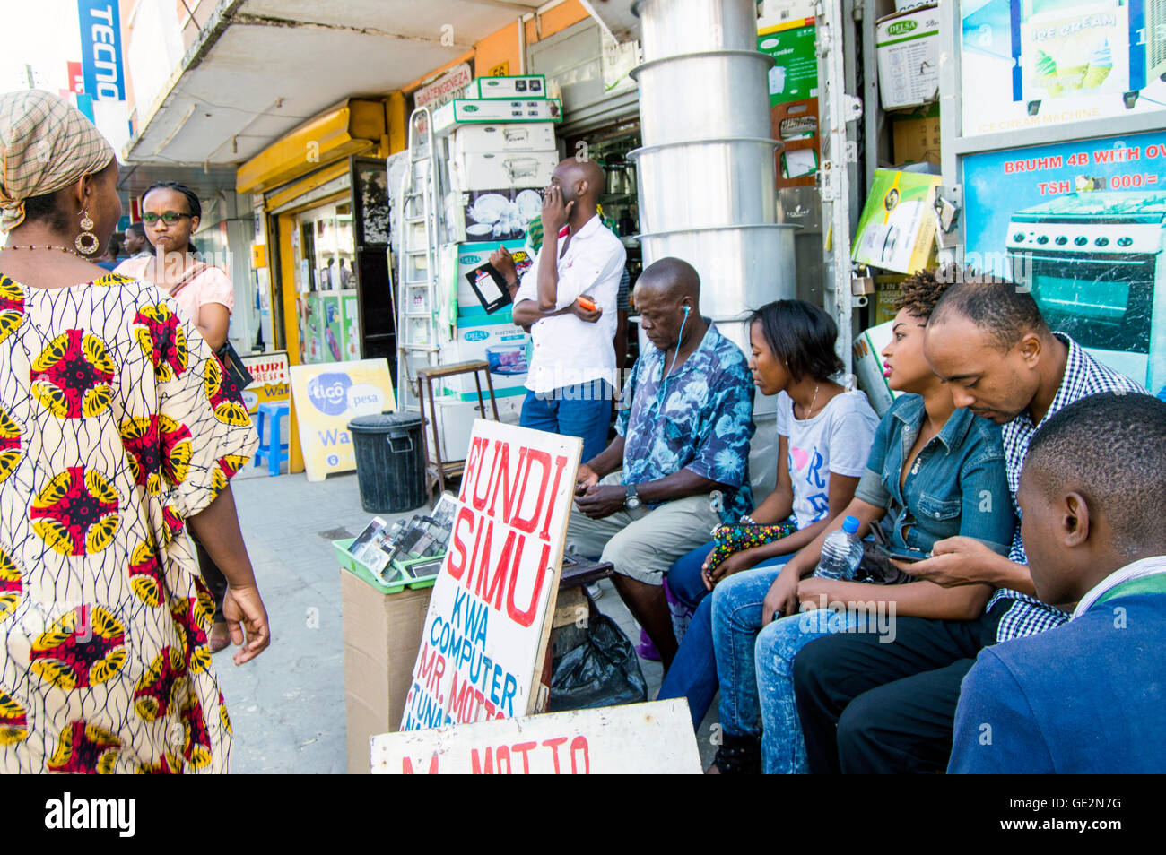 Street scene, Msimbazi Street, Kariakoo, Dar-es-Salaam, Tanzania Stock ...