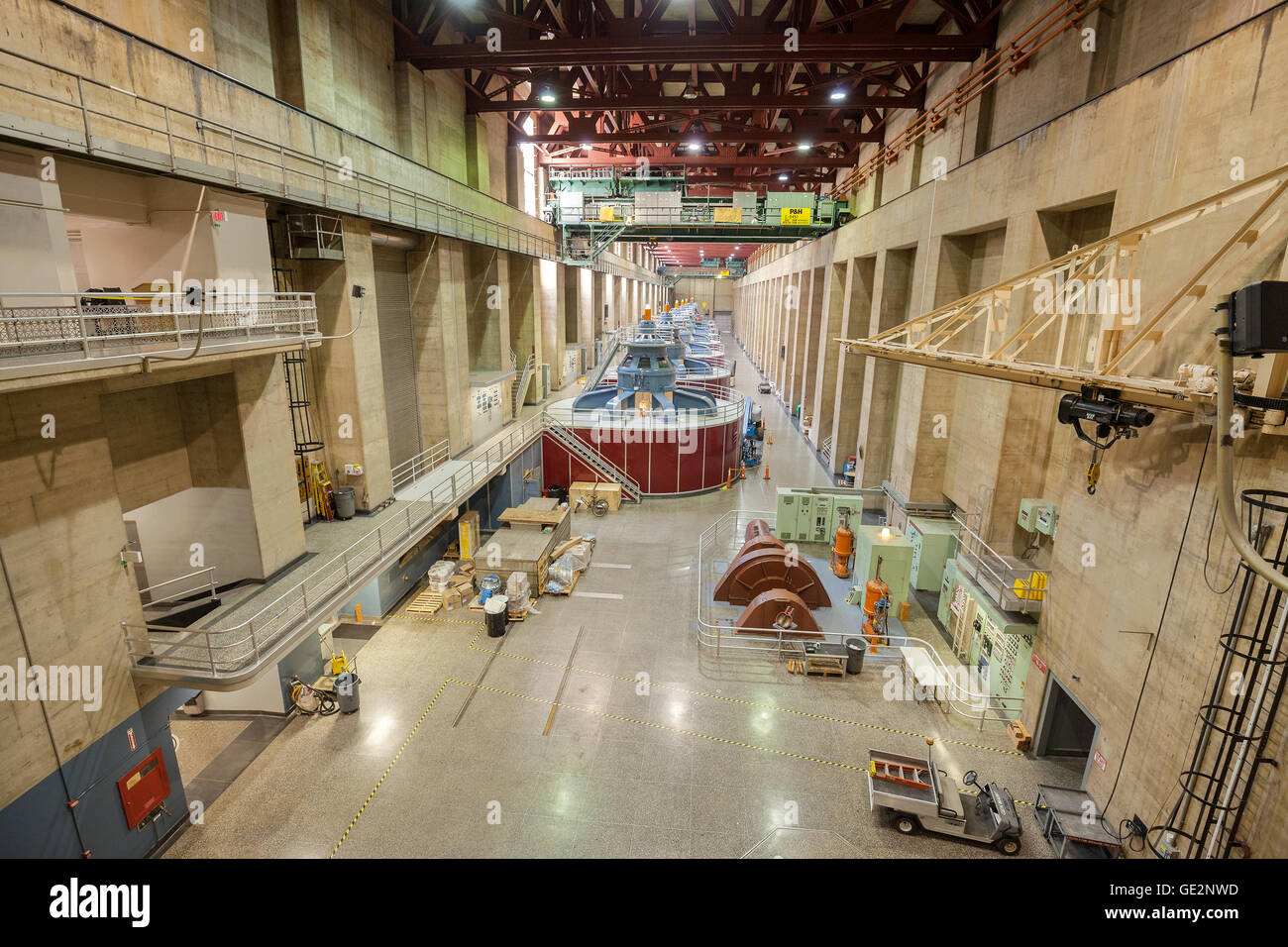 Hydroelectric dam turbine generators hi-res stock photography and ...