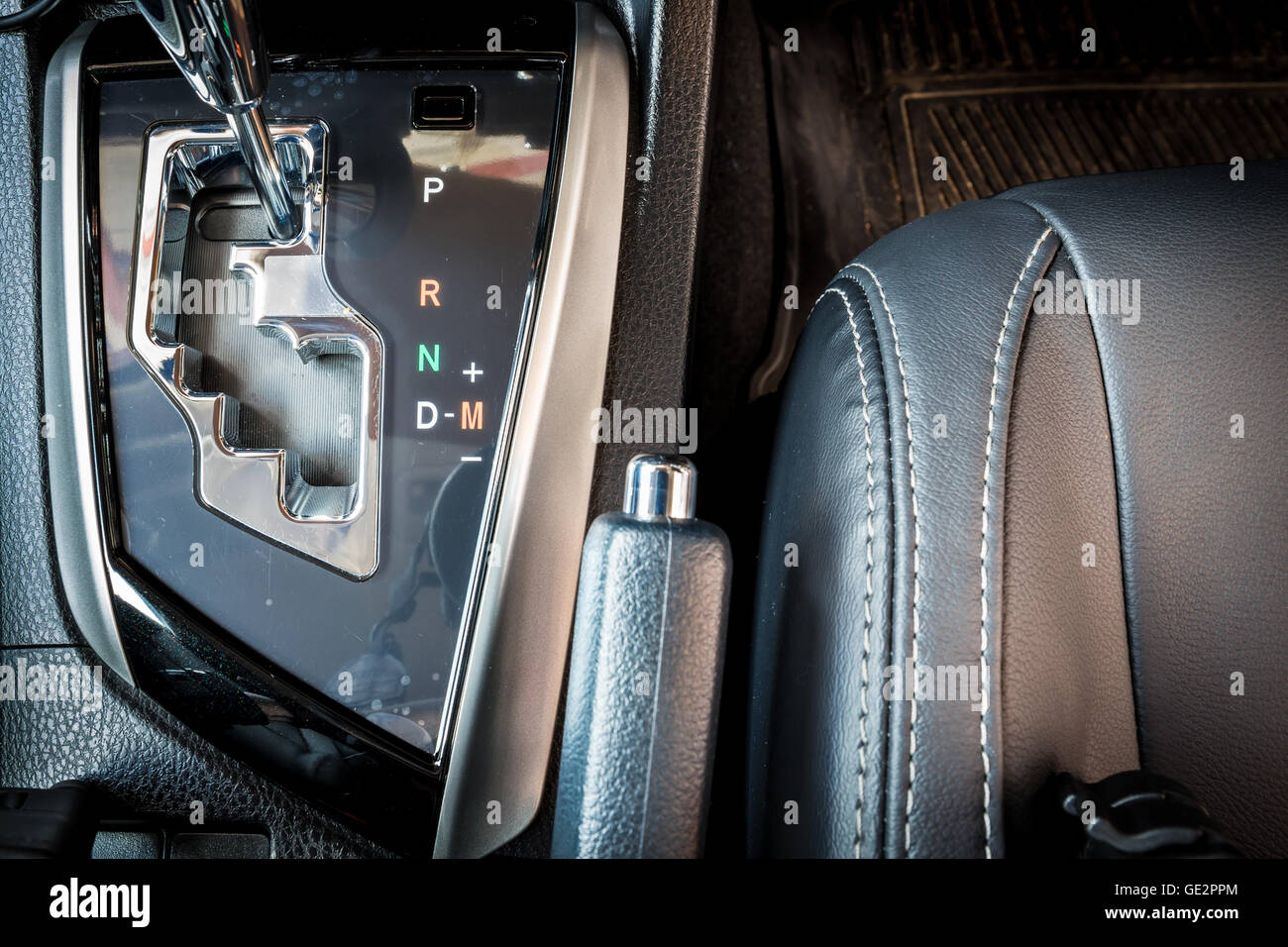 luxury modern gear shift in car Stock Photo - Alamy