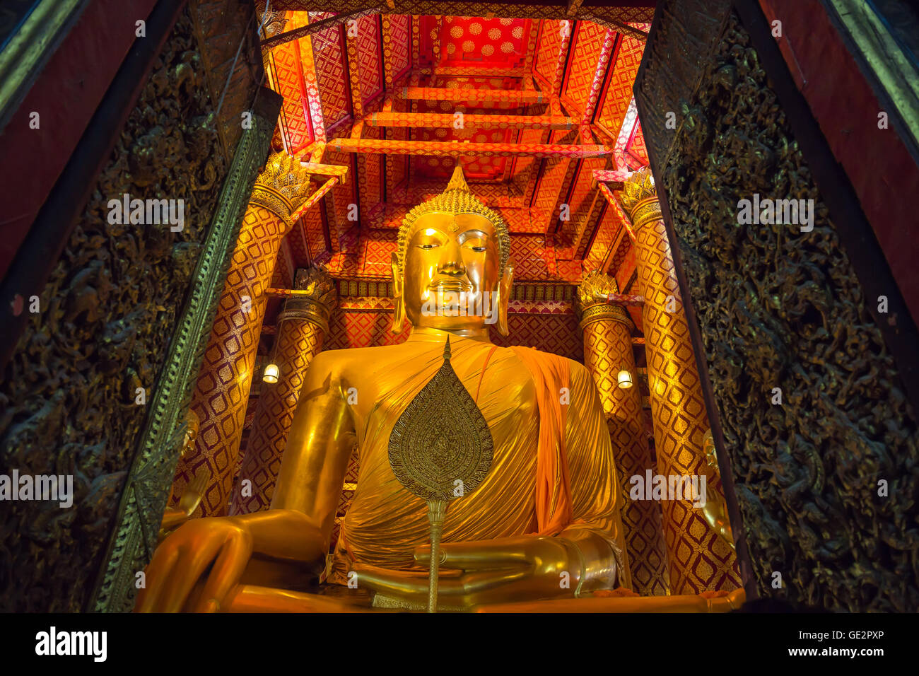 Wat phanan choeng in ayutthaya hi-res stock photography and images - Alamy