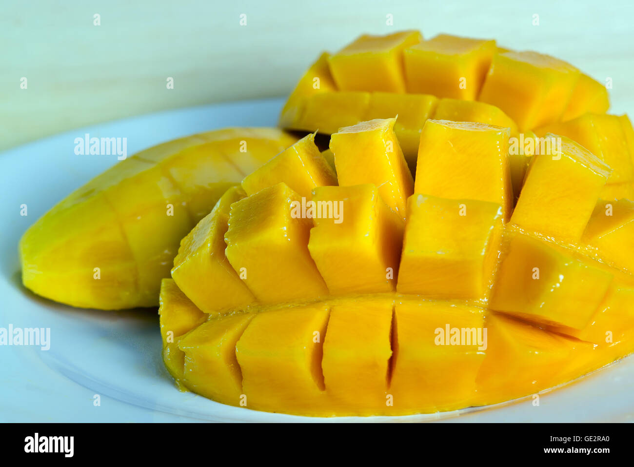 Beautiful nicely cut yellow mango on the dish Stock Photo - Alamy