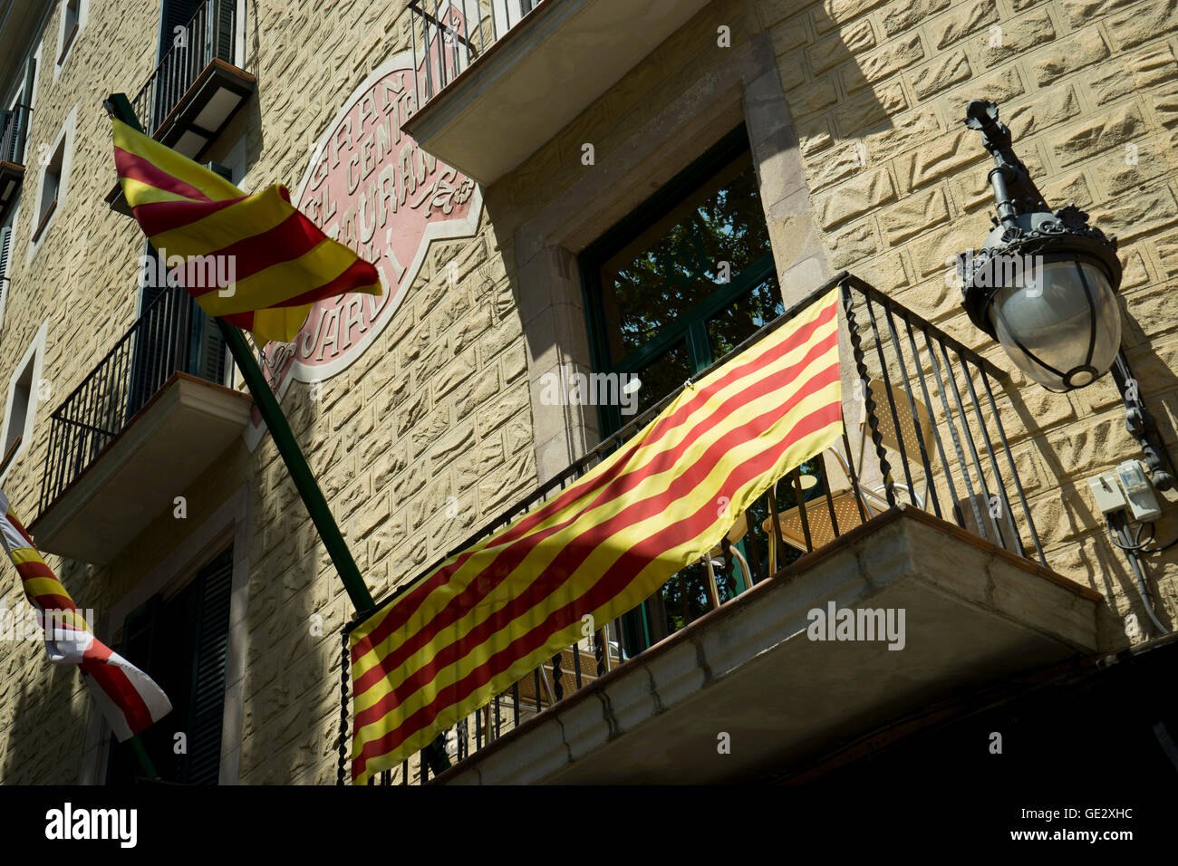 Catalonian flag in a balcony in the old Gothic quarter in Barcelona ...