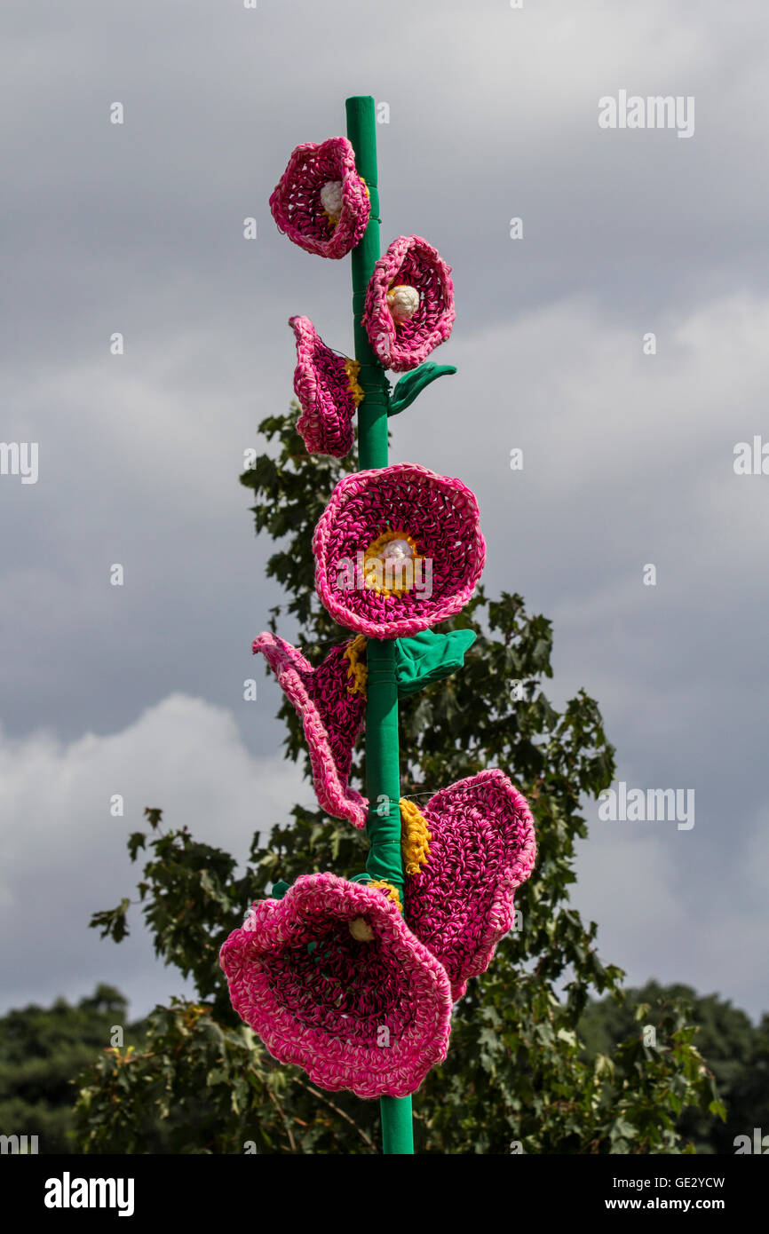 Knitted garden floral poppy art, knit flower patterns, artwork of big ...