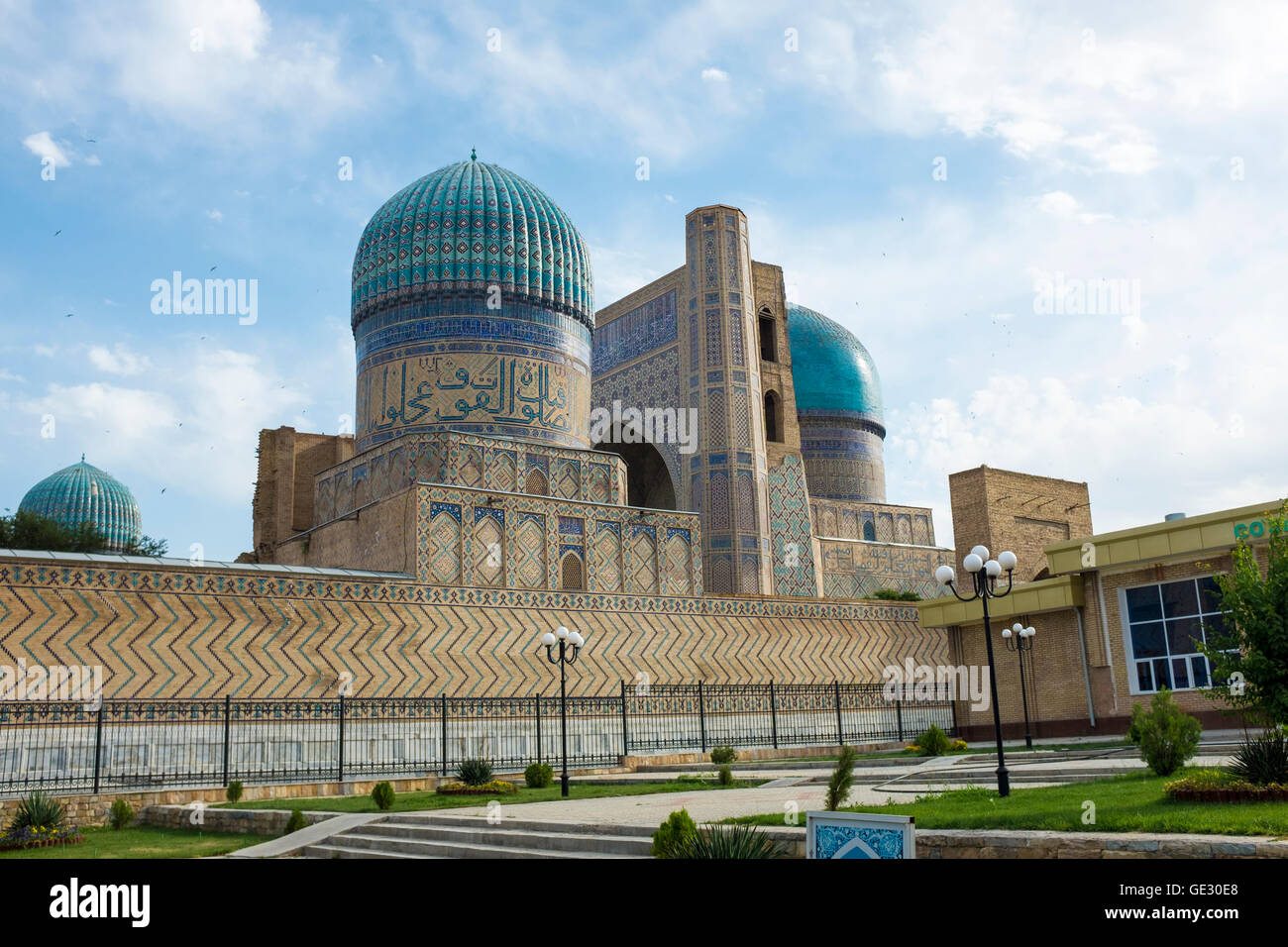 Bibi Khanum Mosque Samarkand Stock Photo - Alamy