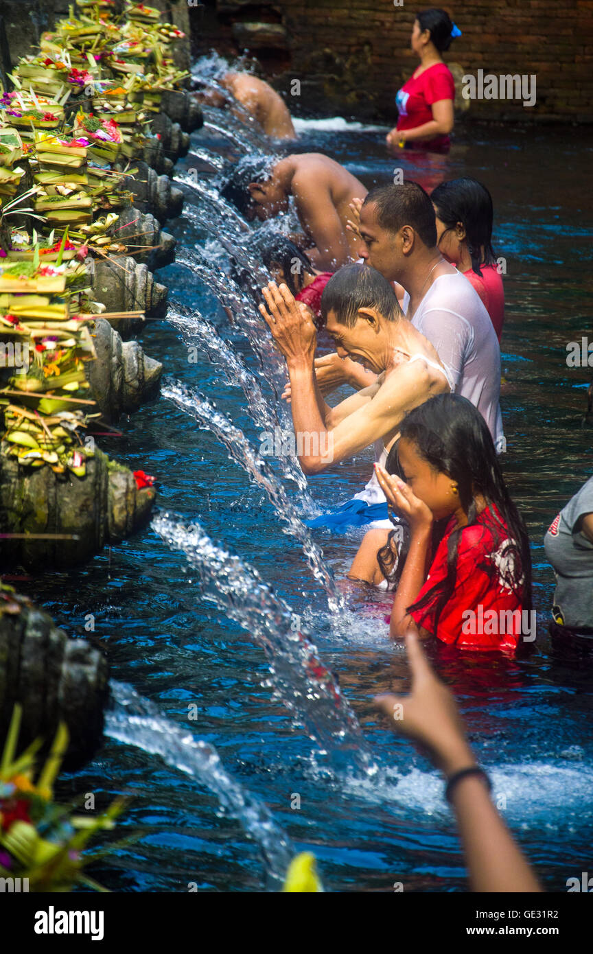 Praying people in holy water in Bali, Indonesia Stock Photo - Alamy