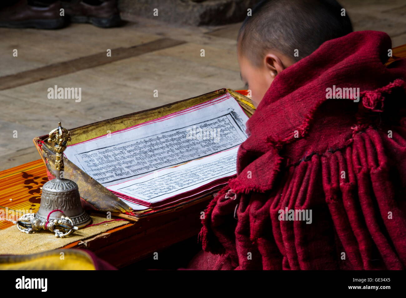 Monk reading manuscript hi-res stock photography and images - Alamy