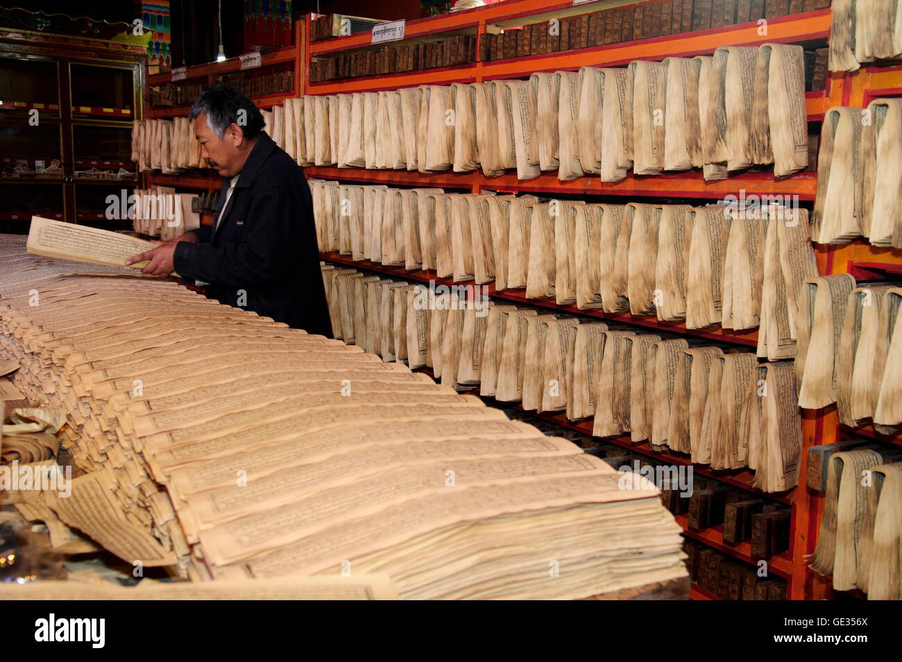 Libraries tibet hi-res stock photography and images - Alamy