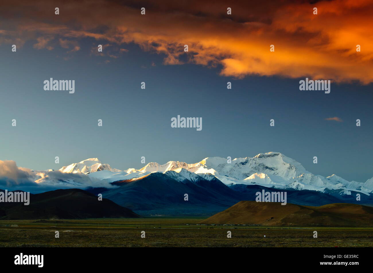 geography / travel, China, Tibet, Old Tingri, main crest of the ...