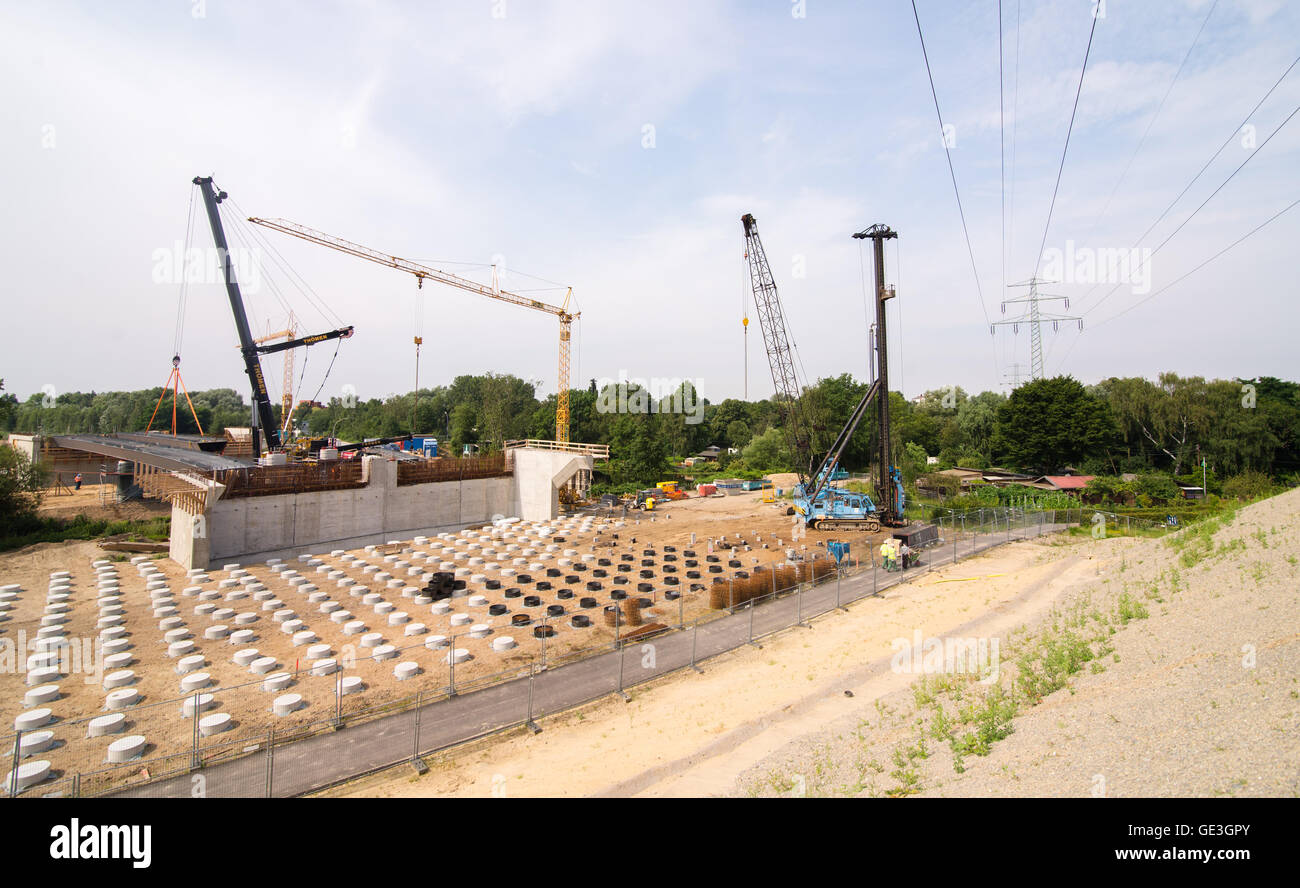 Hamburg, Germany. 22nd July, 2016. Workers mounting a part of the ...