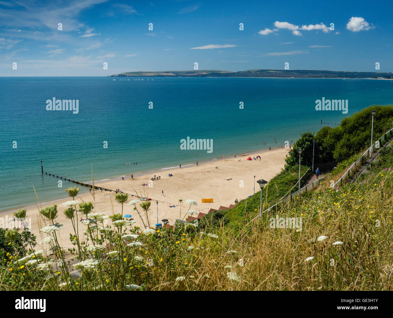 Bournemouth west beach and cliffs hi-res stock photography and images ...