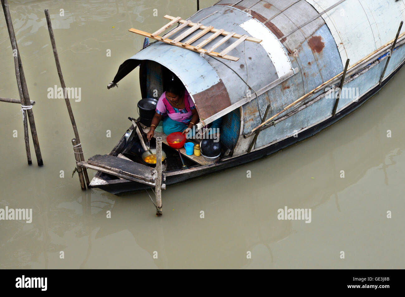 Bangladesh river gypsies boat hi-res stock photography and images - Alamy