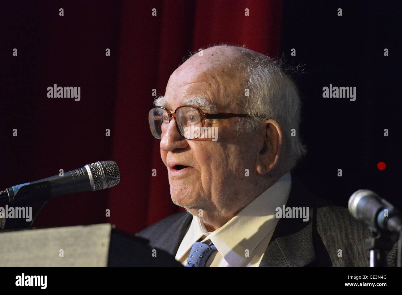 Bellmore, New York, USA. July 21, 2016. Actor ED ASNER, who portrayed ...