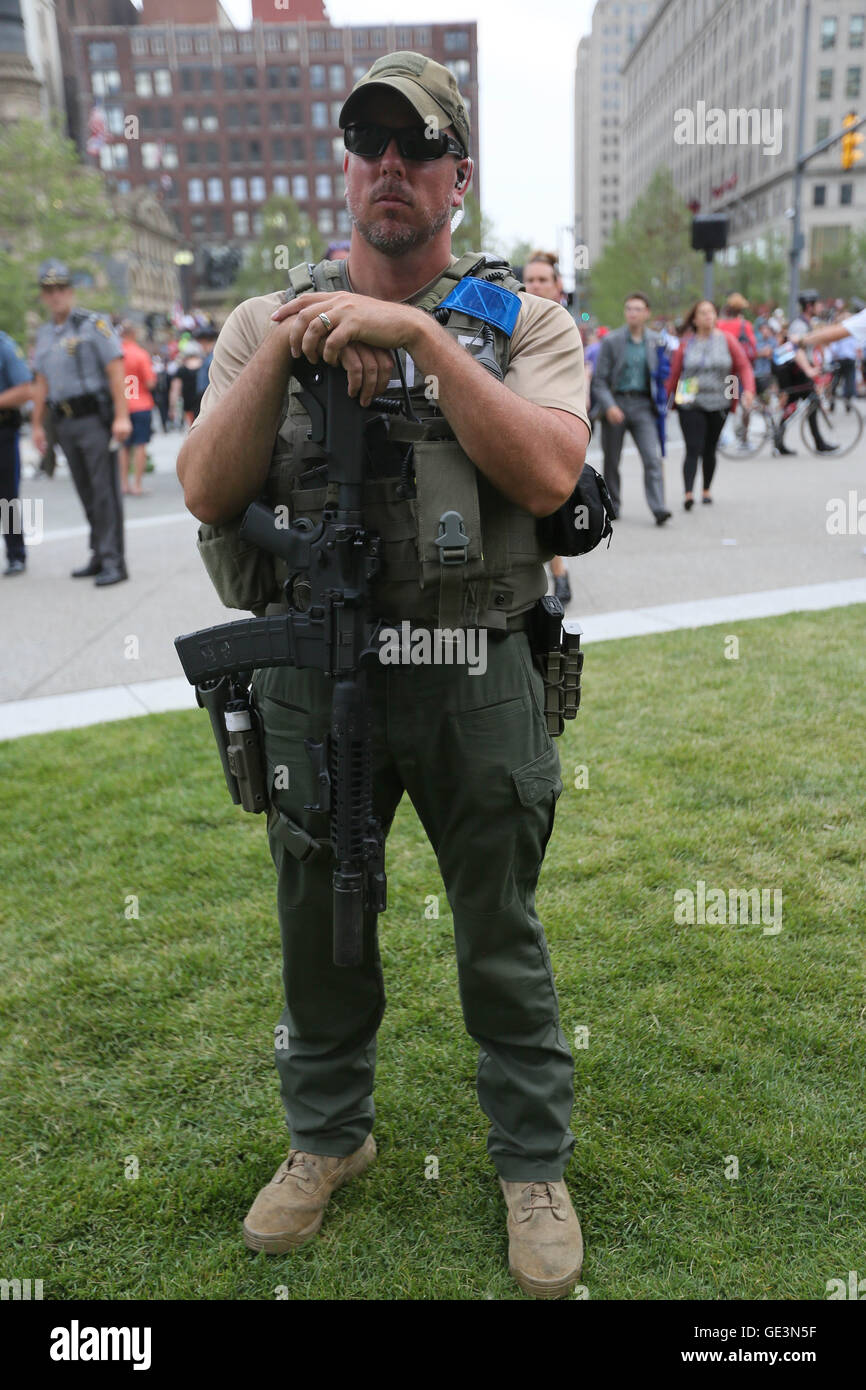 Police carrying guns hi-res stock photography and images - Alamy