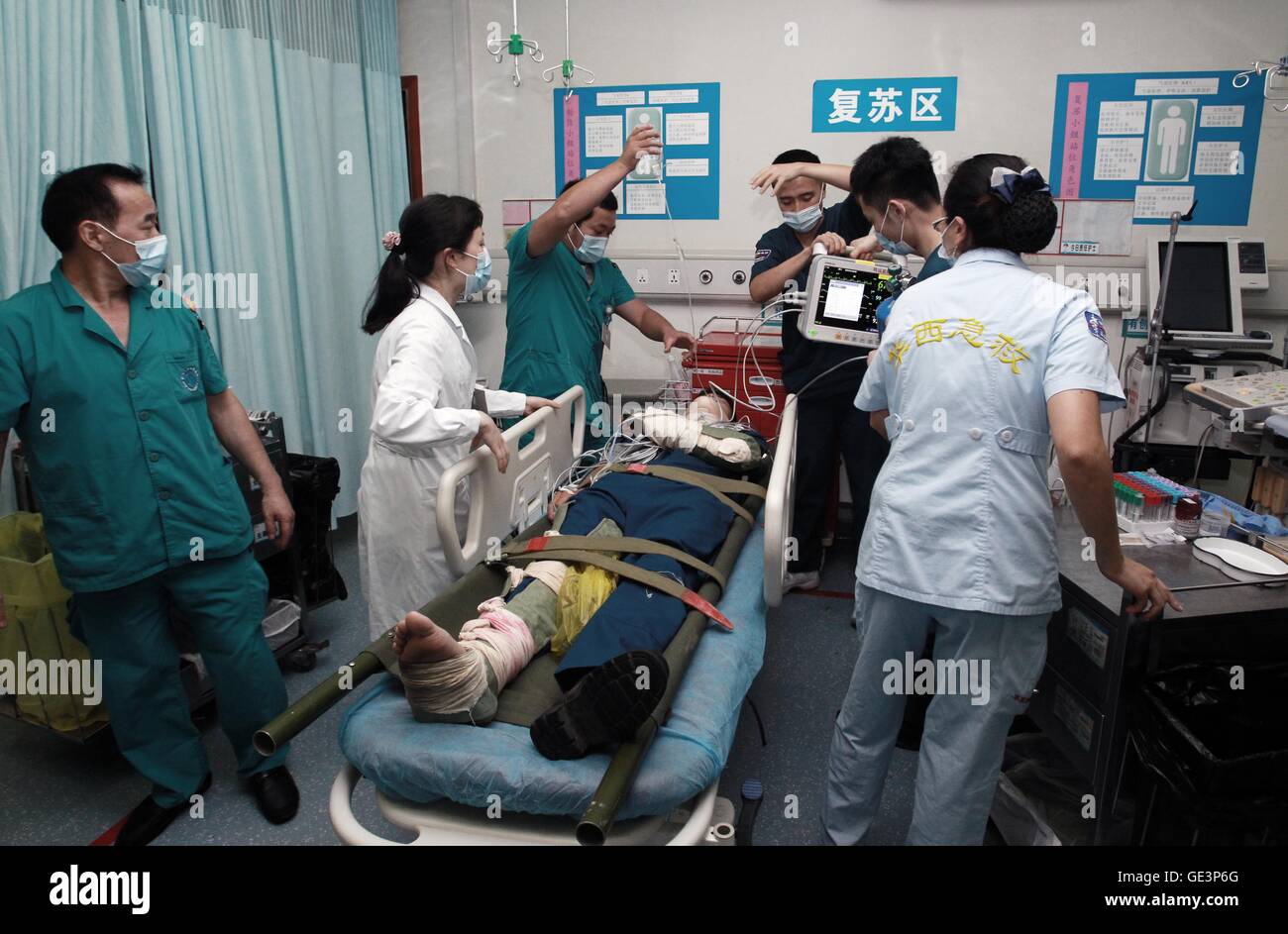 Chengdu, China. 22nd July, 2016. Medical staff give medical treatment ...