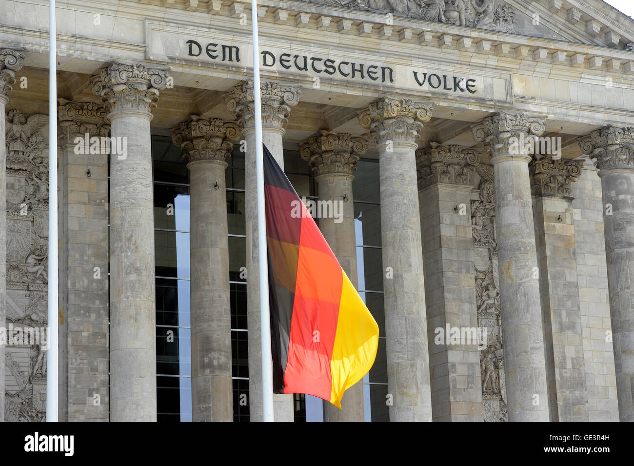 Old iranian flags hi-res stock photography and images - Alamy