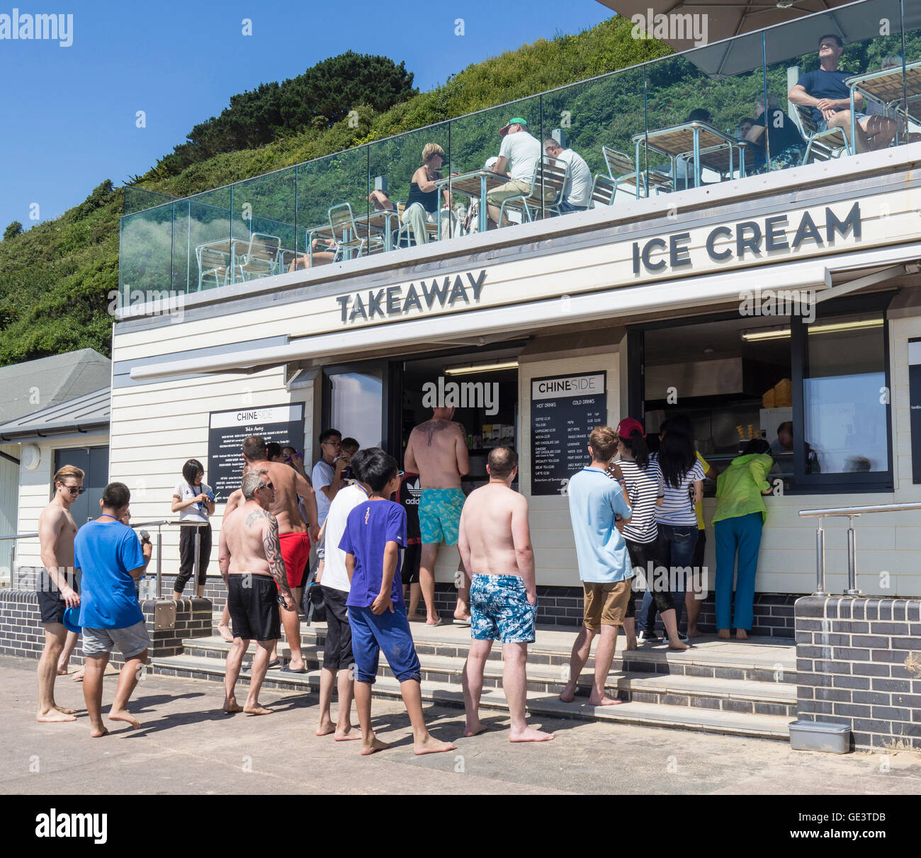 People queue for ice cream and drinks on a hot summer's day in ...