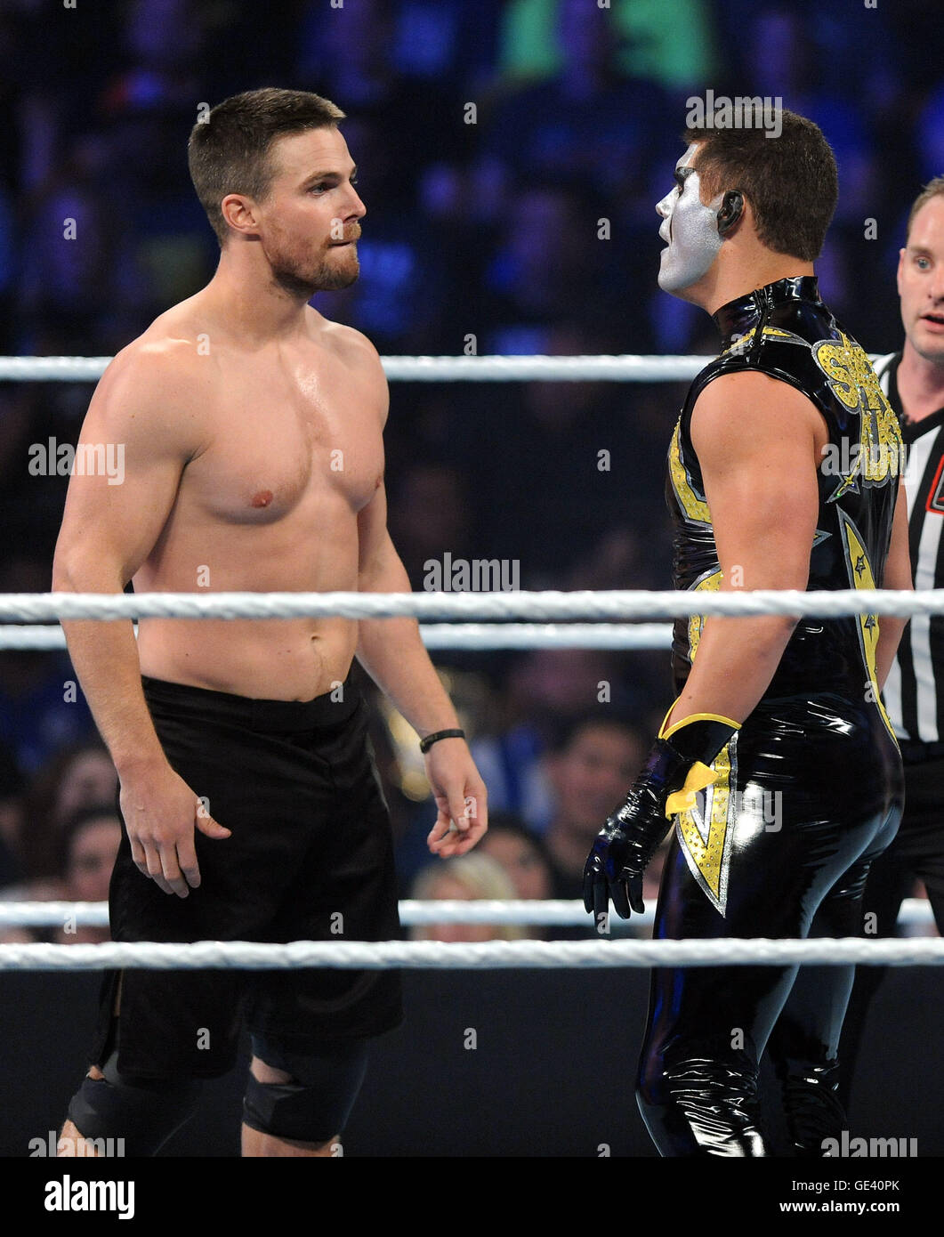 New York, NY: August 23, 2015: Stephen Amell stands face to face with ...