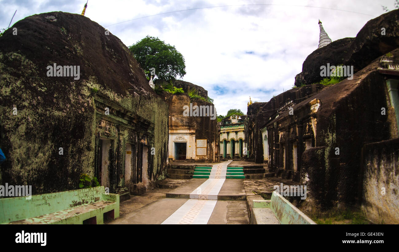 Shwe taung temple hi-res stock photography and images - Alamy