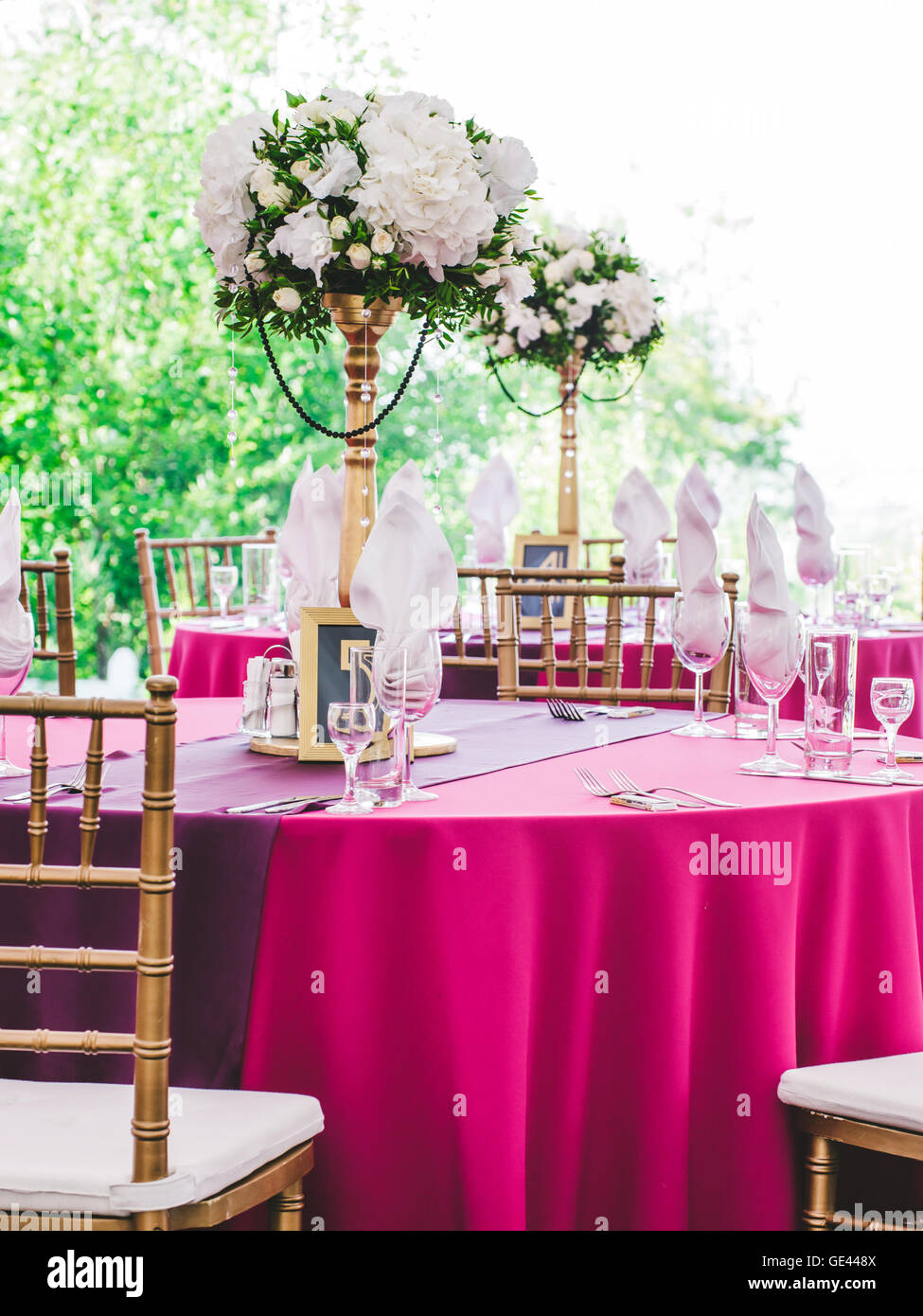 Dinner wedding table setting Stock Photo - Alamy