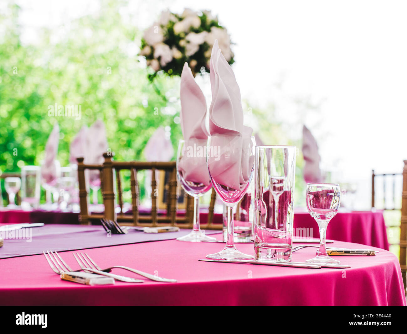 Dinner wedding table setting Stock Photo - Alamy