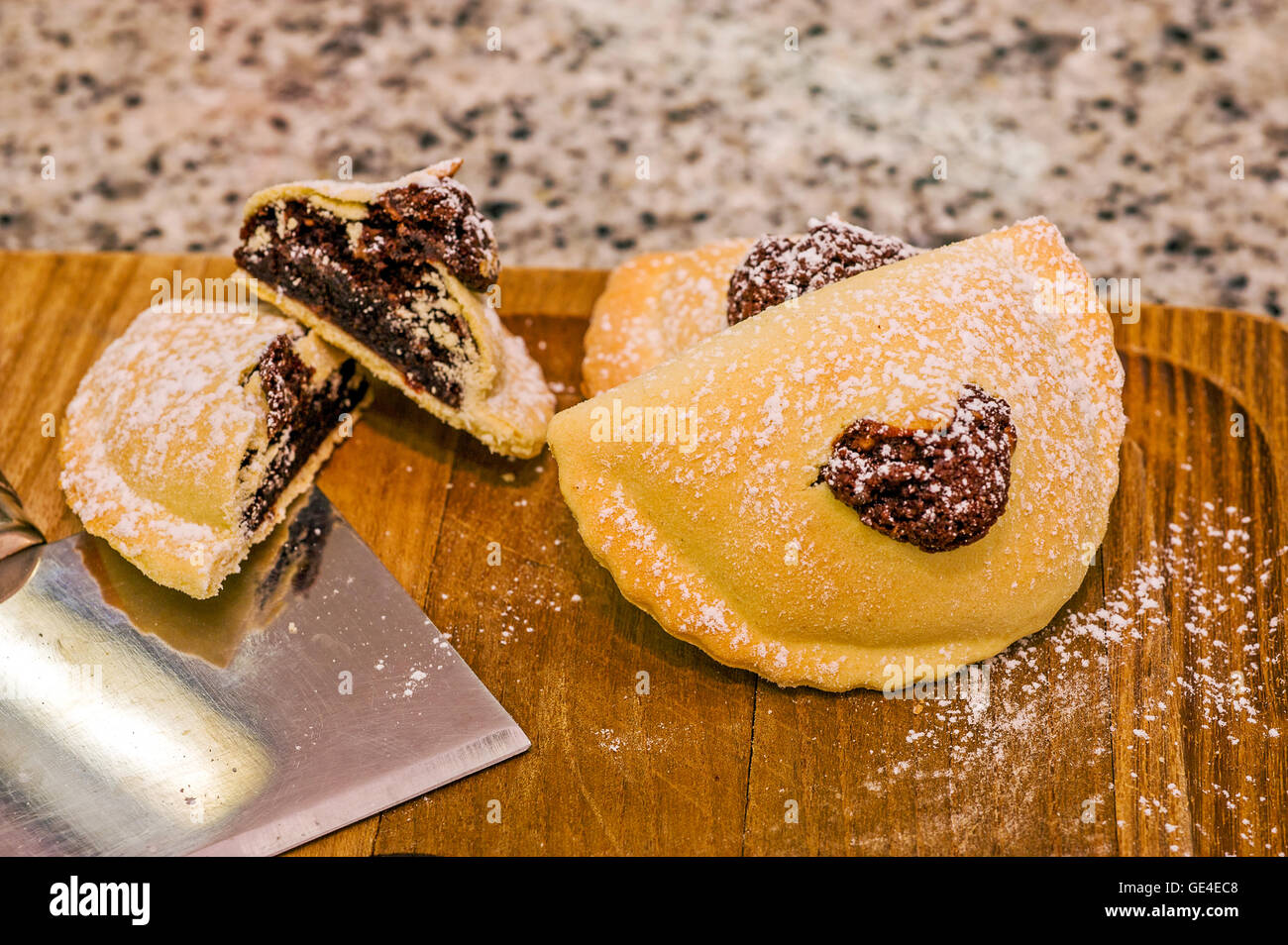Laboratorio artigianale tradizionale hi-res stock photography and ...