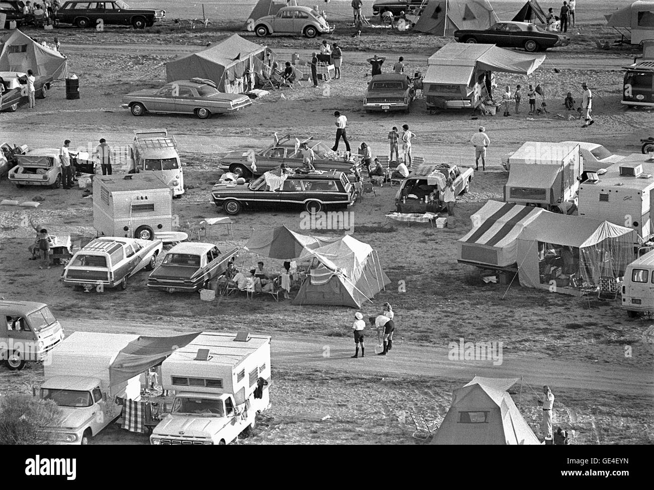 Thousands of people gathered on beaches and roads near Kennedy Space ...