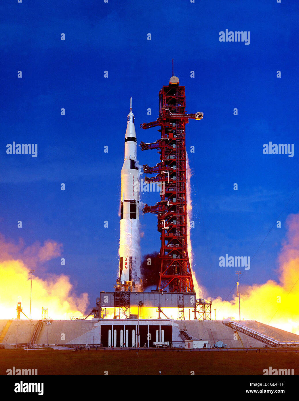 Apollo 15 launch hi-res stock photography and images - Alamy