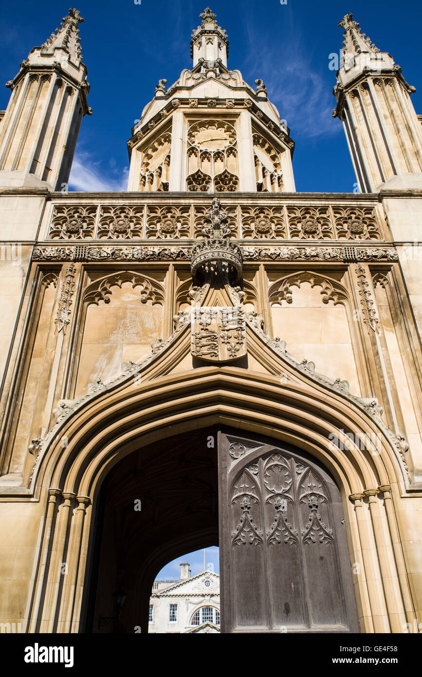 CAMBRIDGE, UK - JULY 18TH 2016: A view of the magnificent Gate House of ...