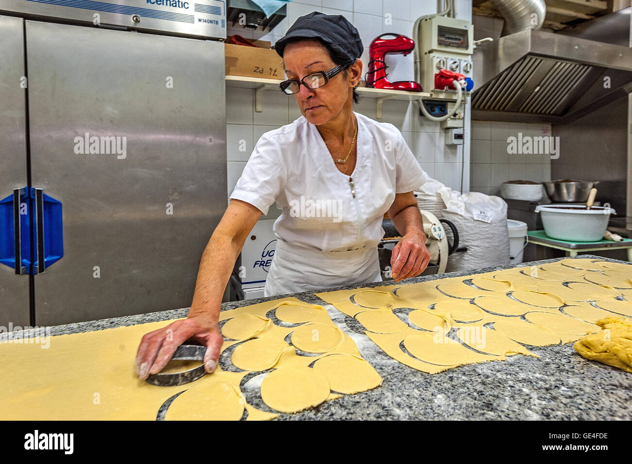 Italy Sicily Modica - Dolceria Bonajuto - Ciocolate - Preparation and ...