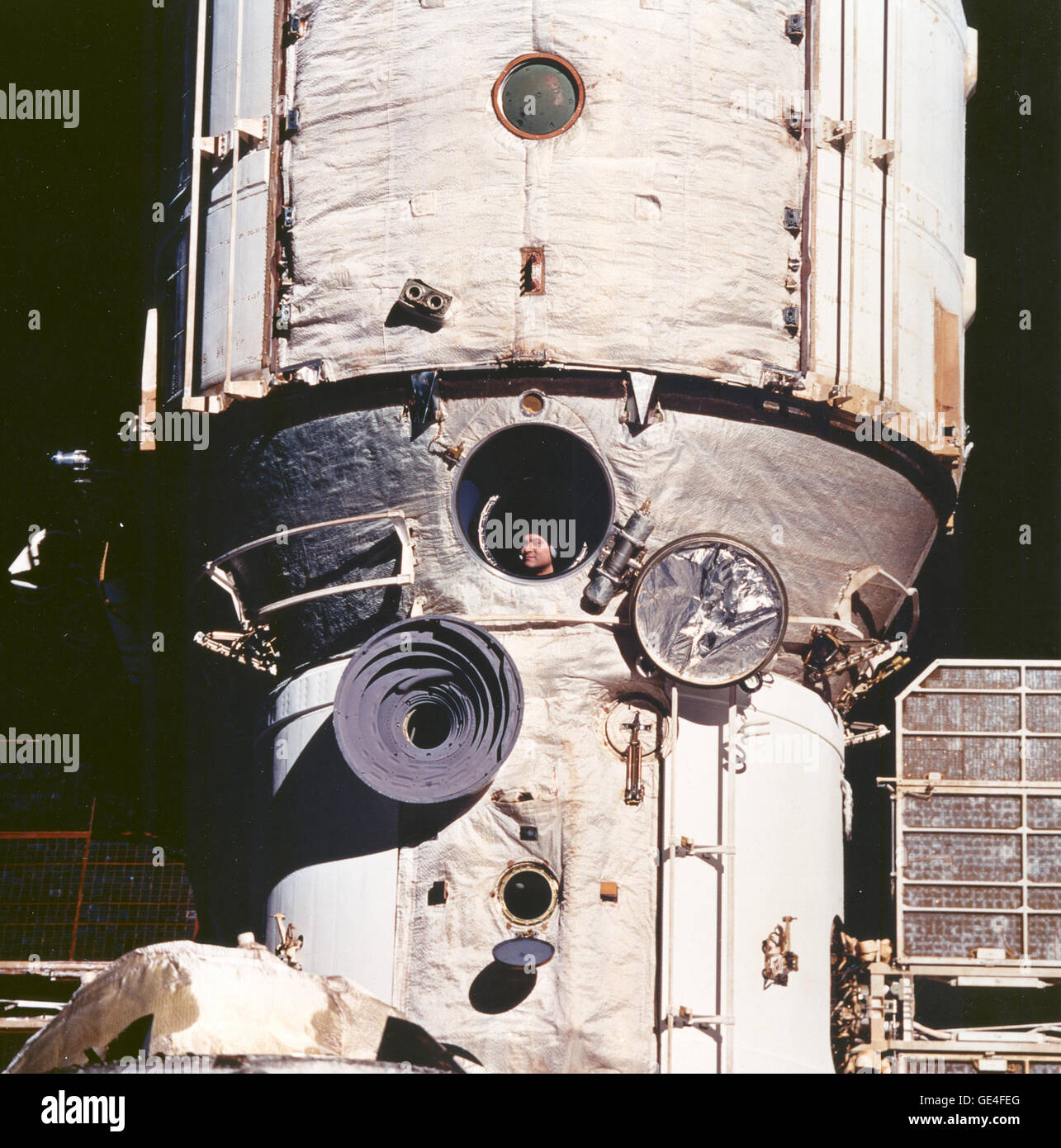 Cosmonaut Valeriy V. Polyakov views Earth from the window of the Mir ...