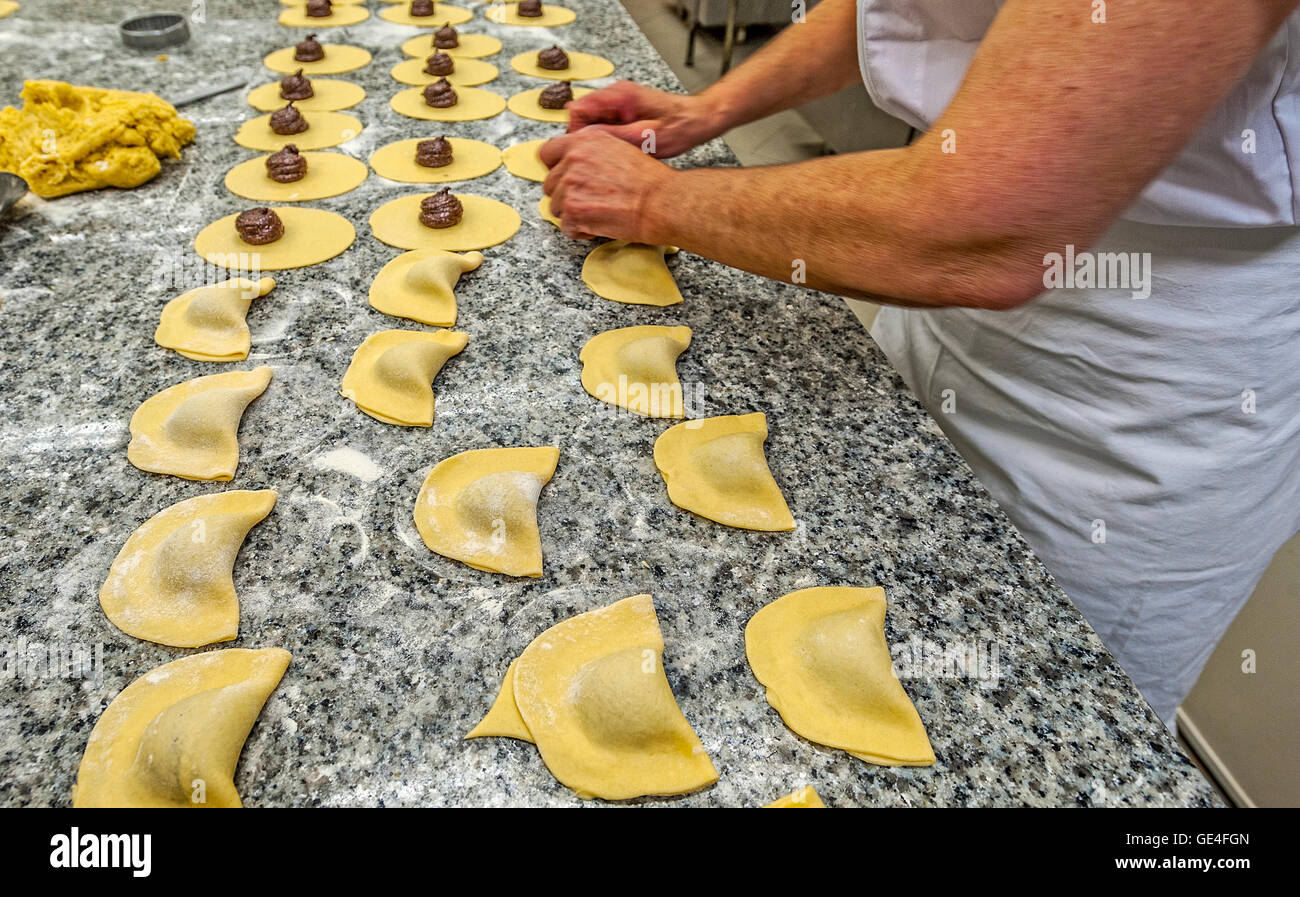 Italy Sicily Modica - Dolceria Bonajuto - Ciocolate - Preparation and ...