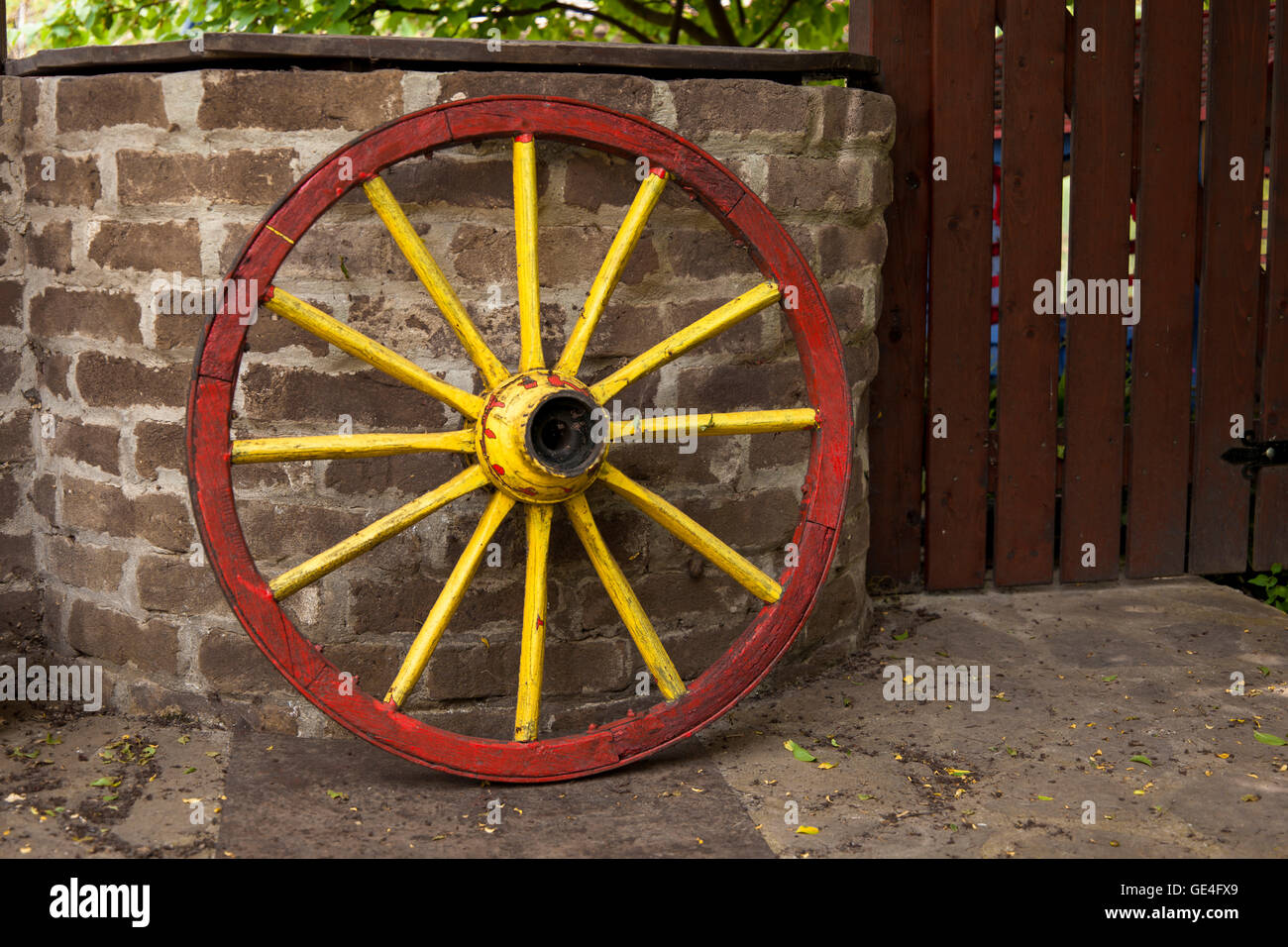 Leaning wagon wheel hi-res stock photography and images - Alamy