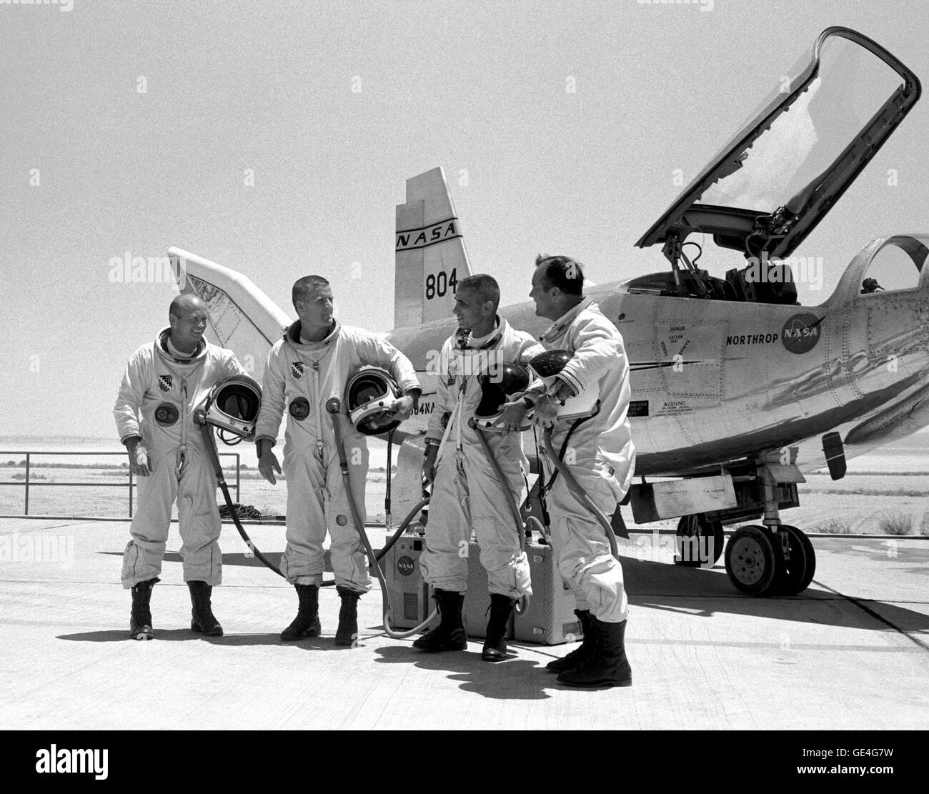 Air force test pilot peter hoag Black and White Stock Photos & Images ...