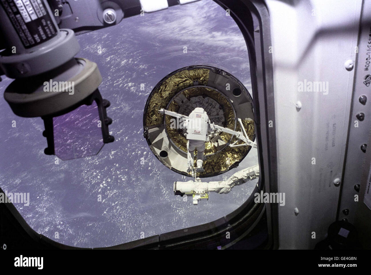 Sts 49 1992 hi-res stock photography and images - Alamy